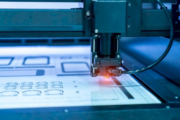 HARNESSING LIGHT TO MANUFACTURE MOBILE DEVICES | Modern Manufacturing India